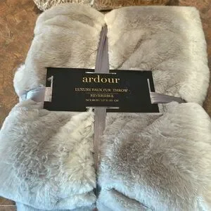 Ardour | Bedding | Ardour Luxury Faux Fur Reversible Throw | Poshmark